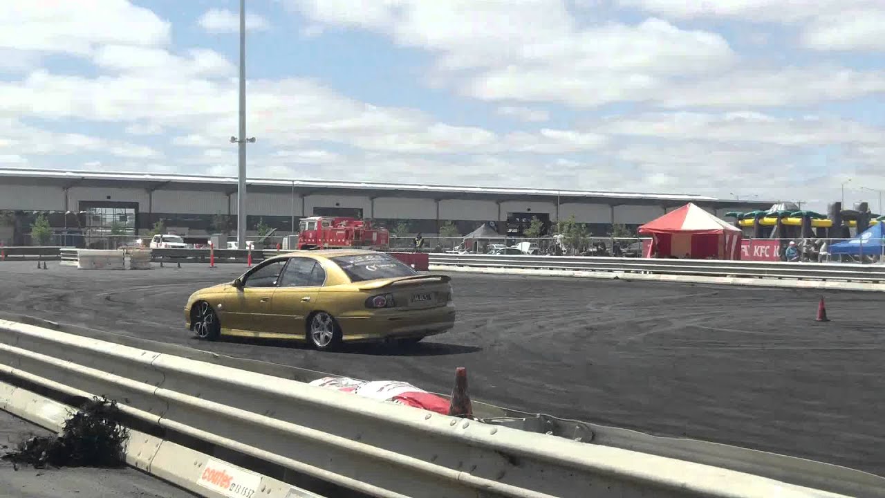 GLDLS1 VX SS hyper yellow drifting the corkscrew at springnats 2011 ...