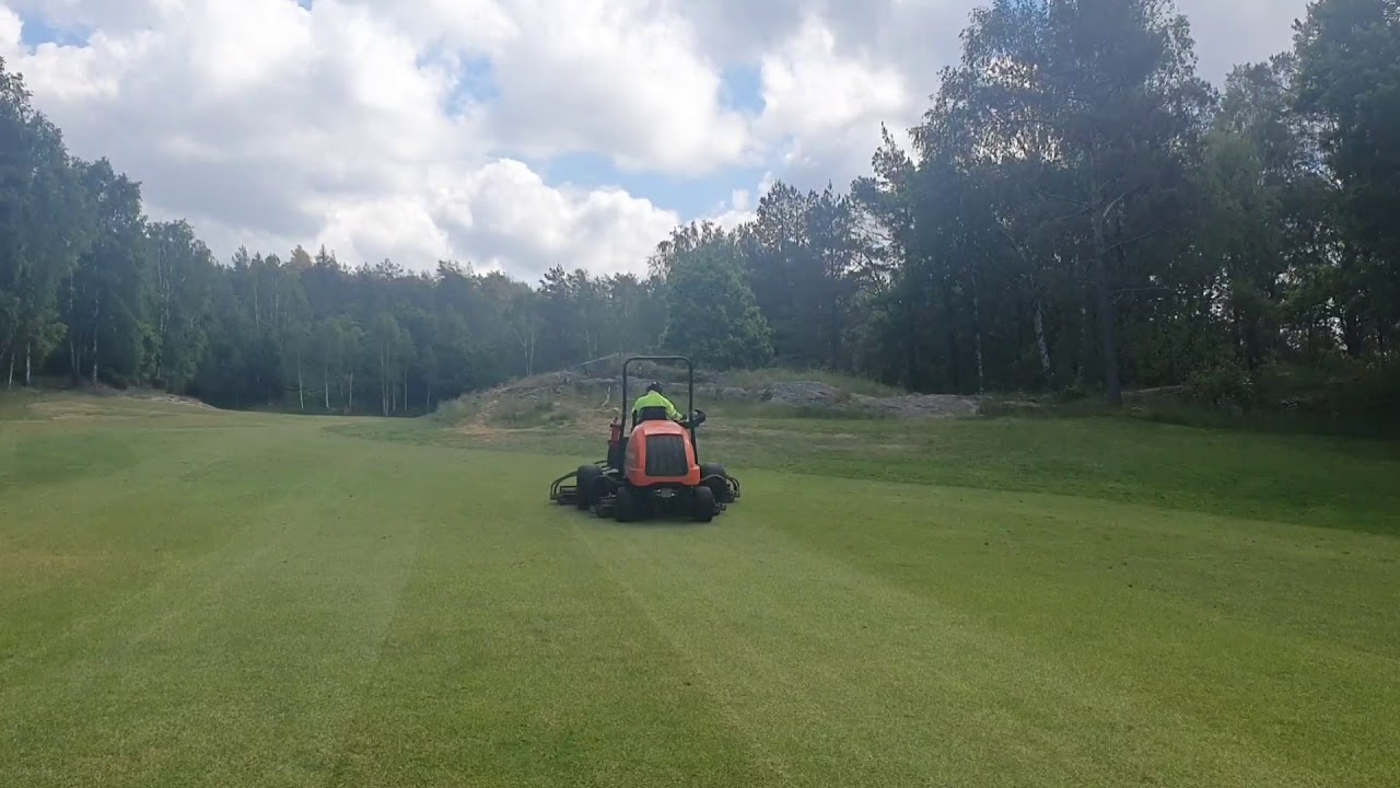 Learn how to handle the fairway machine to make a straight cutting ...
