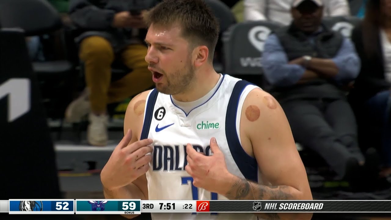 This ref shocked the whole arena by giving a stupid technical foul to ...