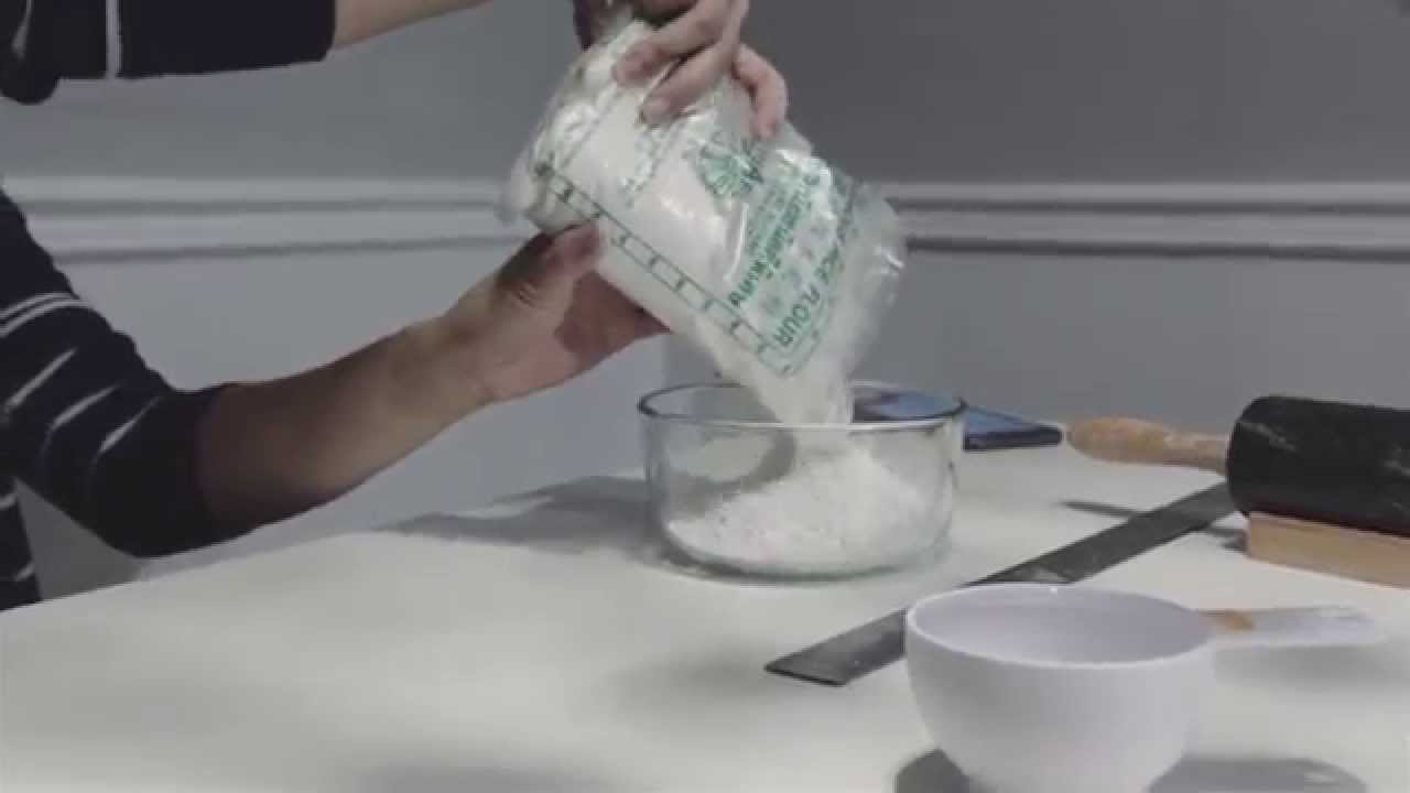 Chinese New Year Black Sesame Tong Yuen/Glutinous Rice Balls! - YouTube