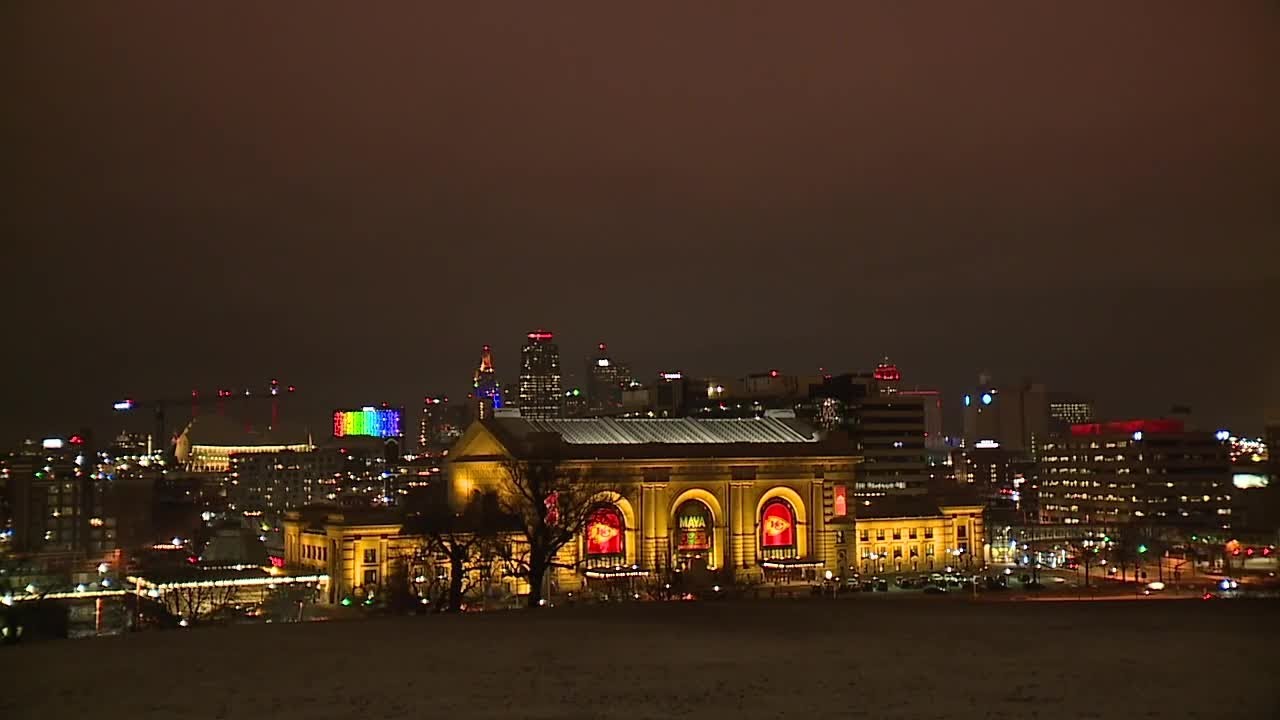 How does Kansas City plan its skyline lights for the Chiefs? - YouTube