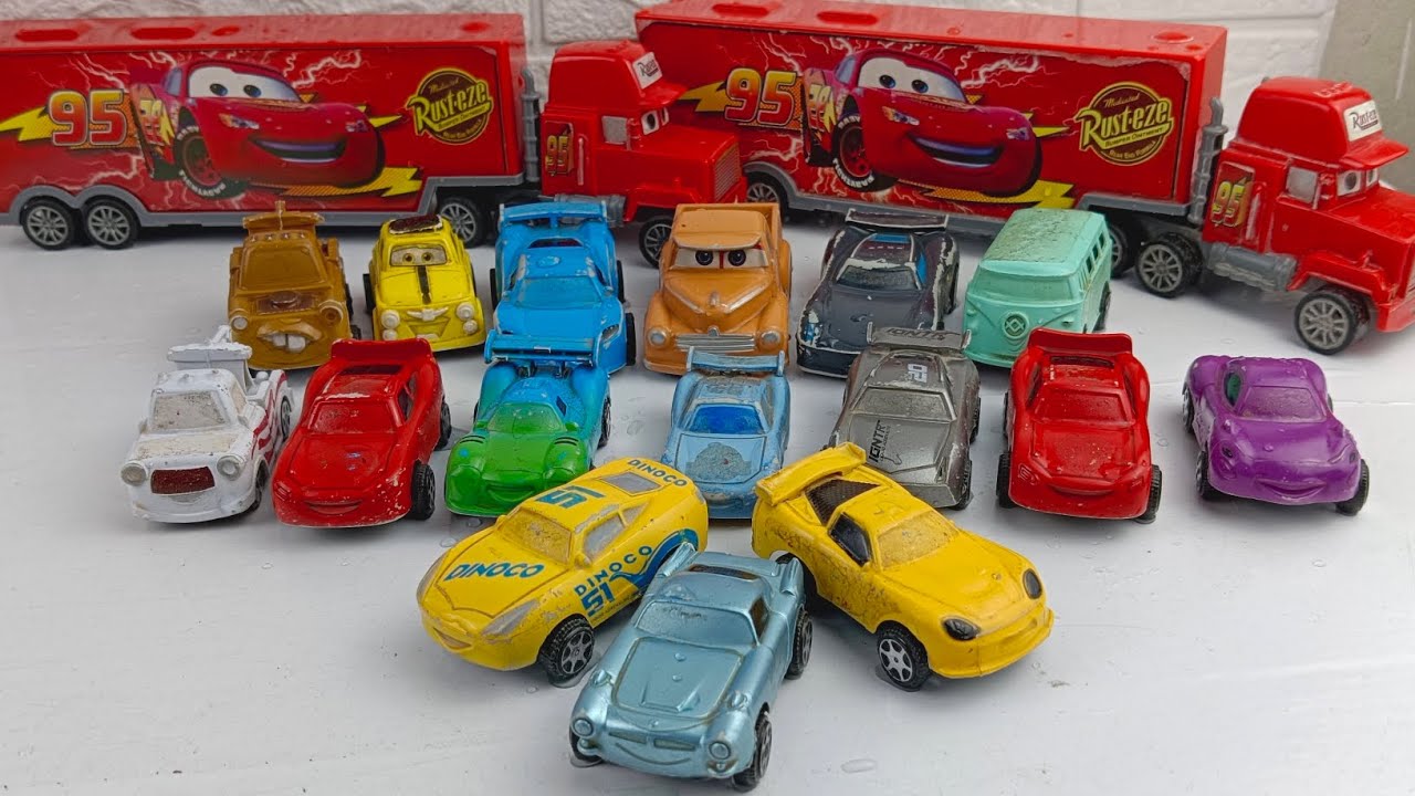 Disney Pixar Cars Various Cars miniature Cars roll down a colorful ...