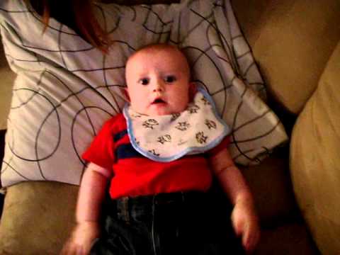 Baby loves hair - YouTube