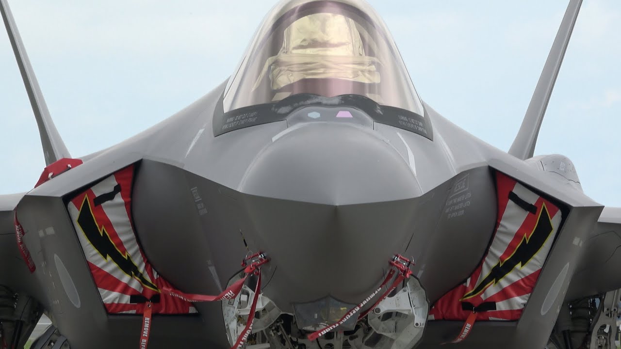 三沢基地航空祭 2022 F-35 12機連続離陸 大編隊 観客前パレード JASDF Misawa Air Show - YouTube