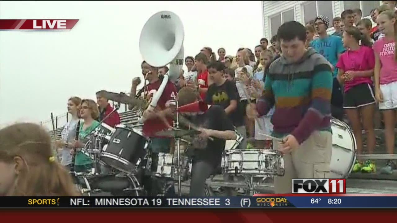 Winneconne Wolves excited for football game - YouTube
