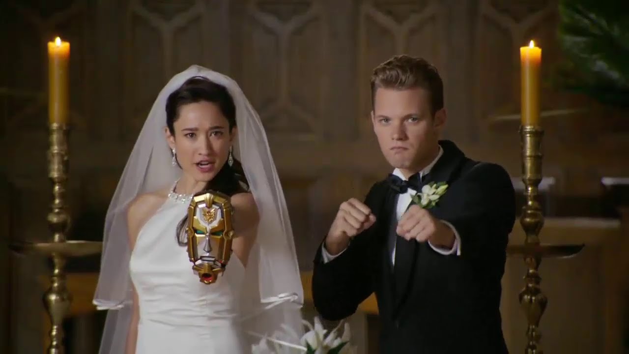 Power Ranger Super Megaforce | Emma y Orion se disfrazan - YouTube