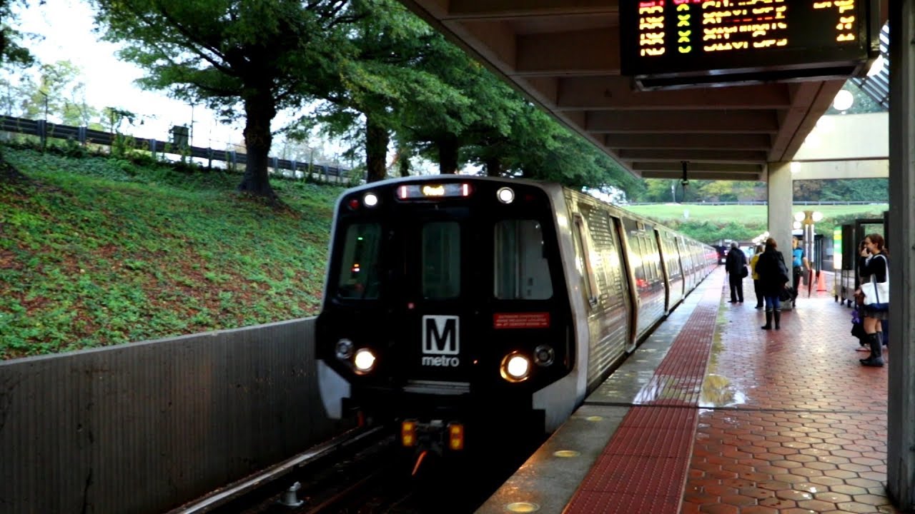WMATA Metrorail : Silver Spring Bound Kawasaki 7000 Series Red Line ...