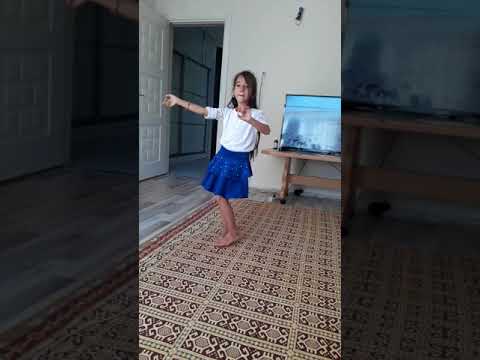 Roman kızı böyle oynar