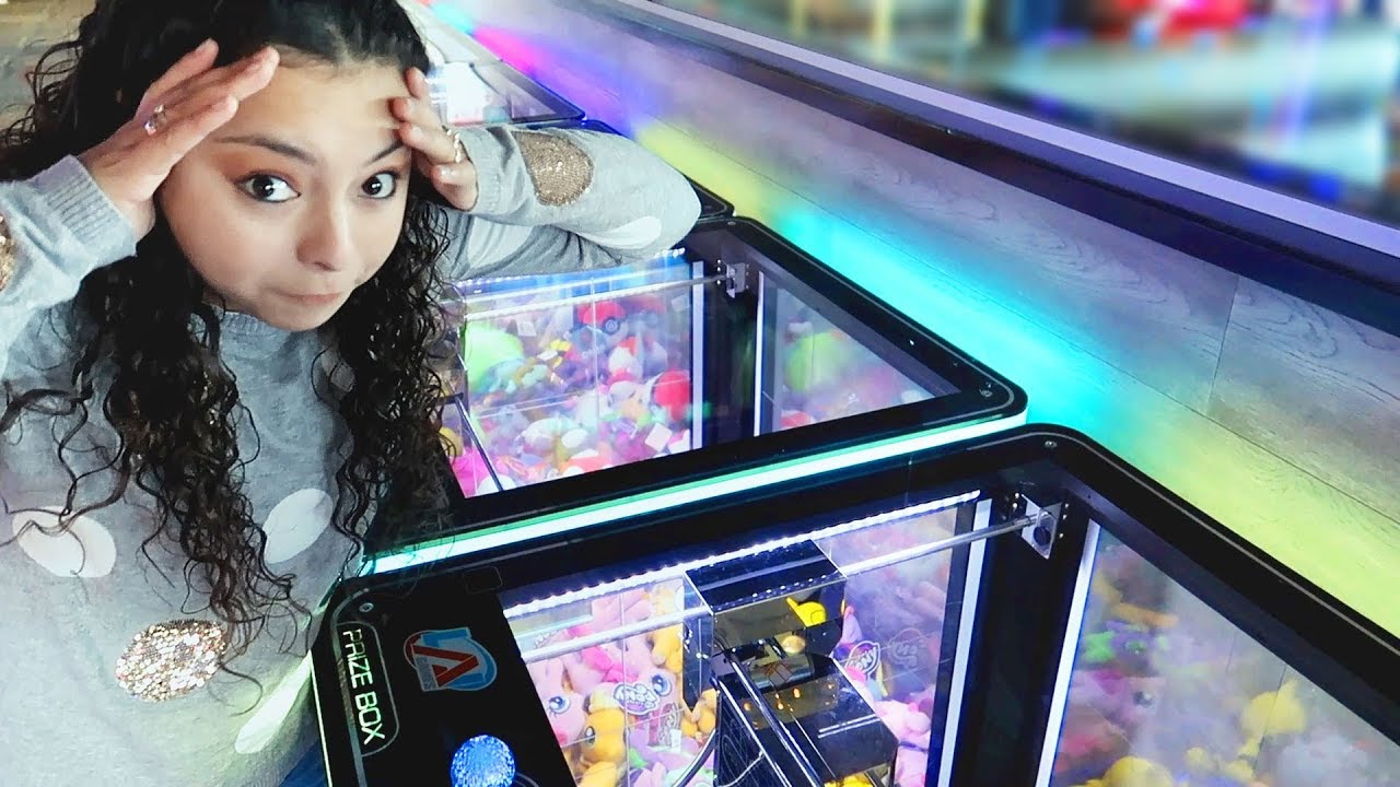 We won so many prizes from the claw machines! - YouTube