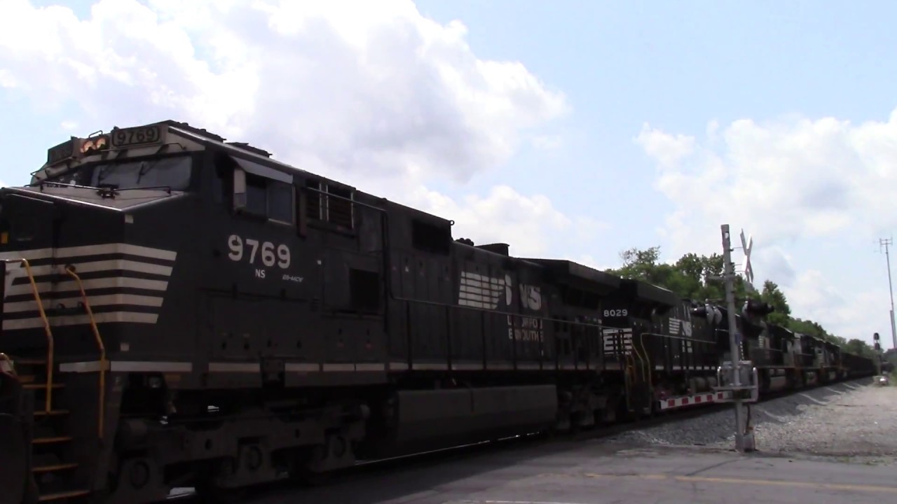 NORFOLK SOUTHERN GE D9-44CW (C44-9W) Northbound Mix Freight - YouTube