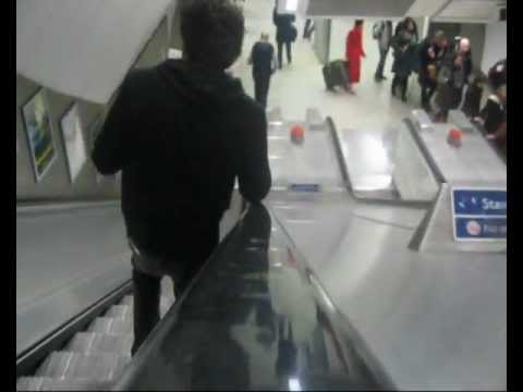 London Underground - King's Cross St Pancras to Waterloo - YouTube