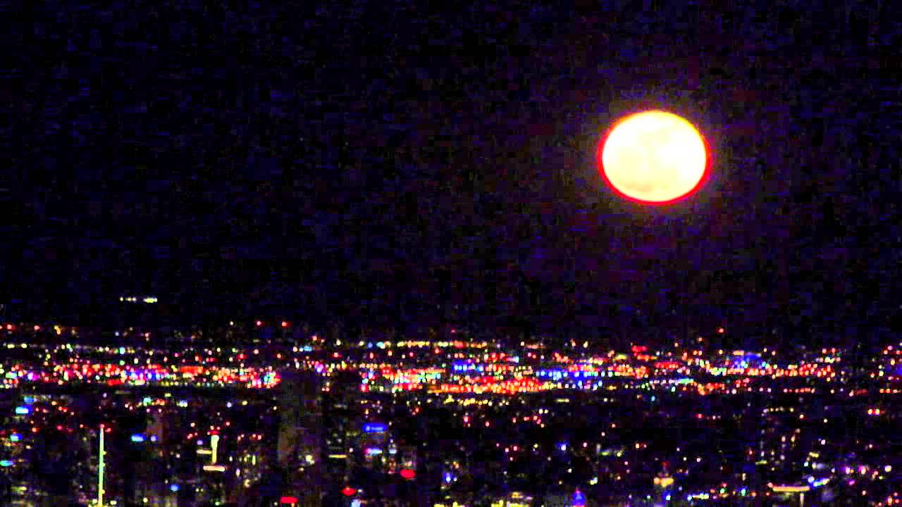 Moonrise over Denver (full moon) - YouTube