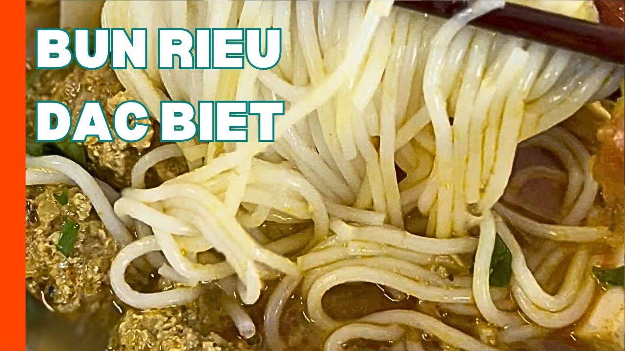 The BEST Bun Rieu in Da Nang at Ut Bun Rieu Thap Cam Sai Gon! - YouTube