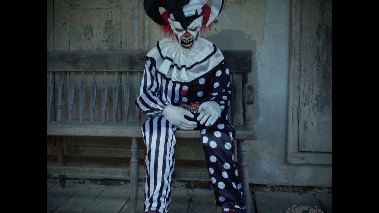 Sitting Scare Clown - Spirit Halloween - YouTube