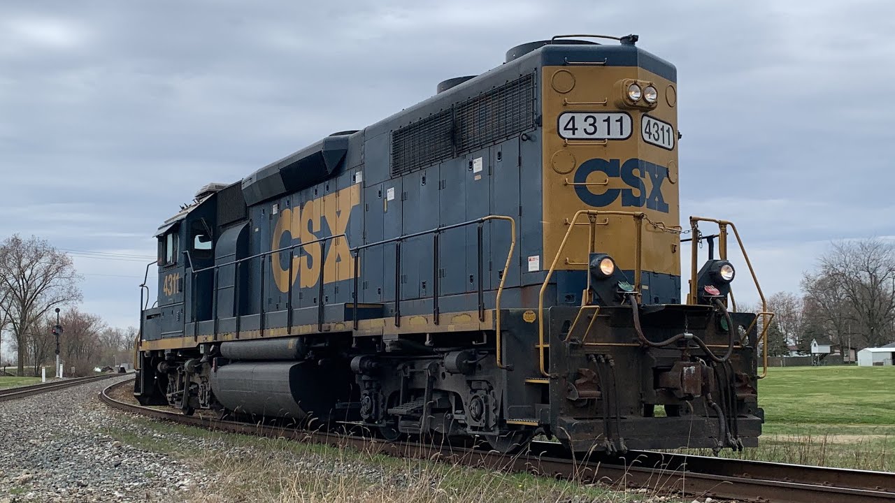 CSX L318-22 with Solo GP39-2 - YouTube
