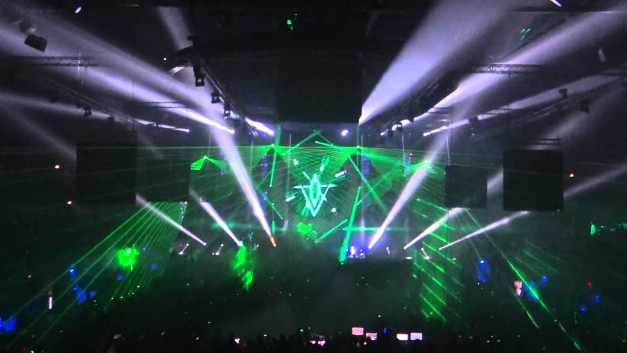 Transmission 2014 SK - Markus Schulz (Amazing Laser Show) - YouTube