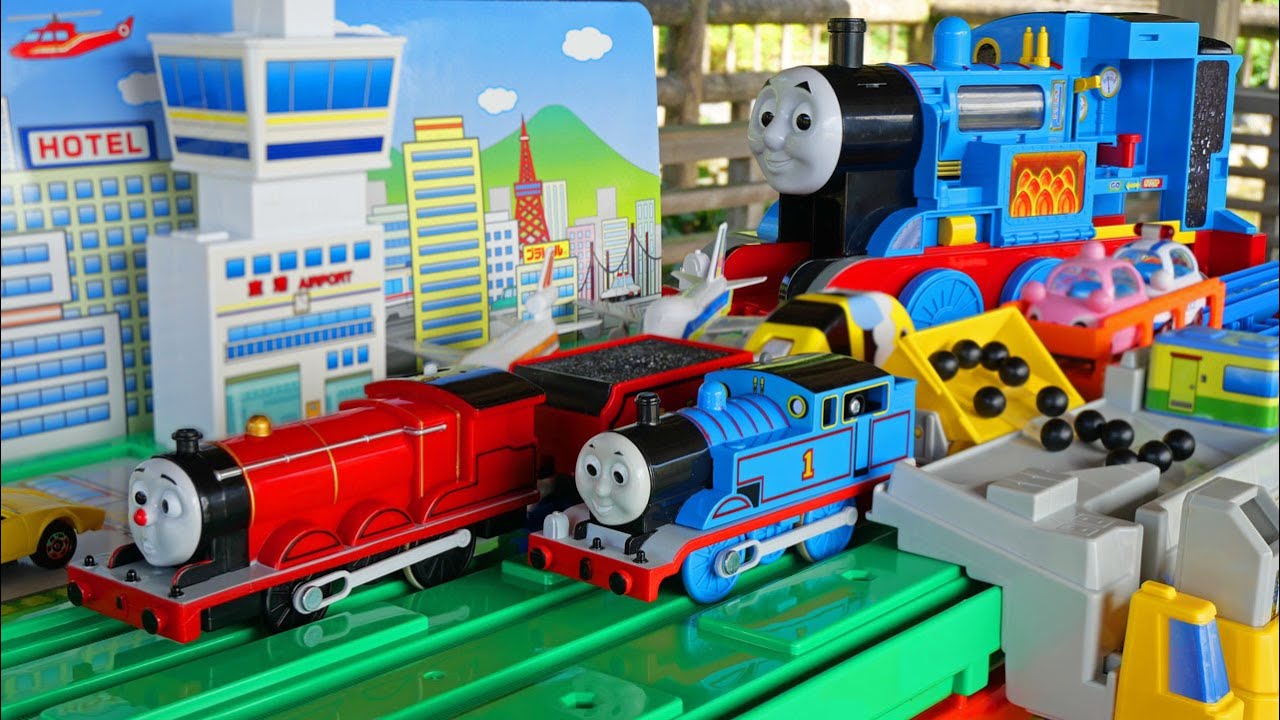 Thomas the Tank Engine ☆ Airport station carrying coal - YouTube