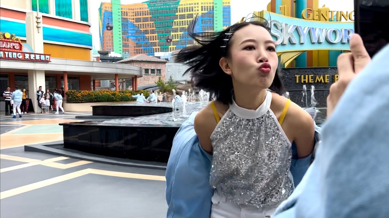 Welcome Dance at Genting SkyWorlds Theme park - YouTube