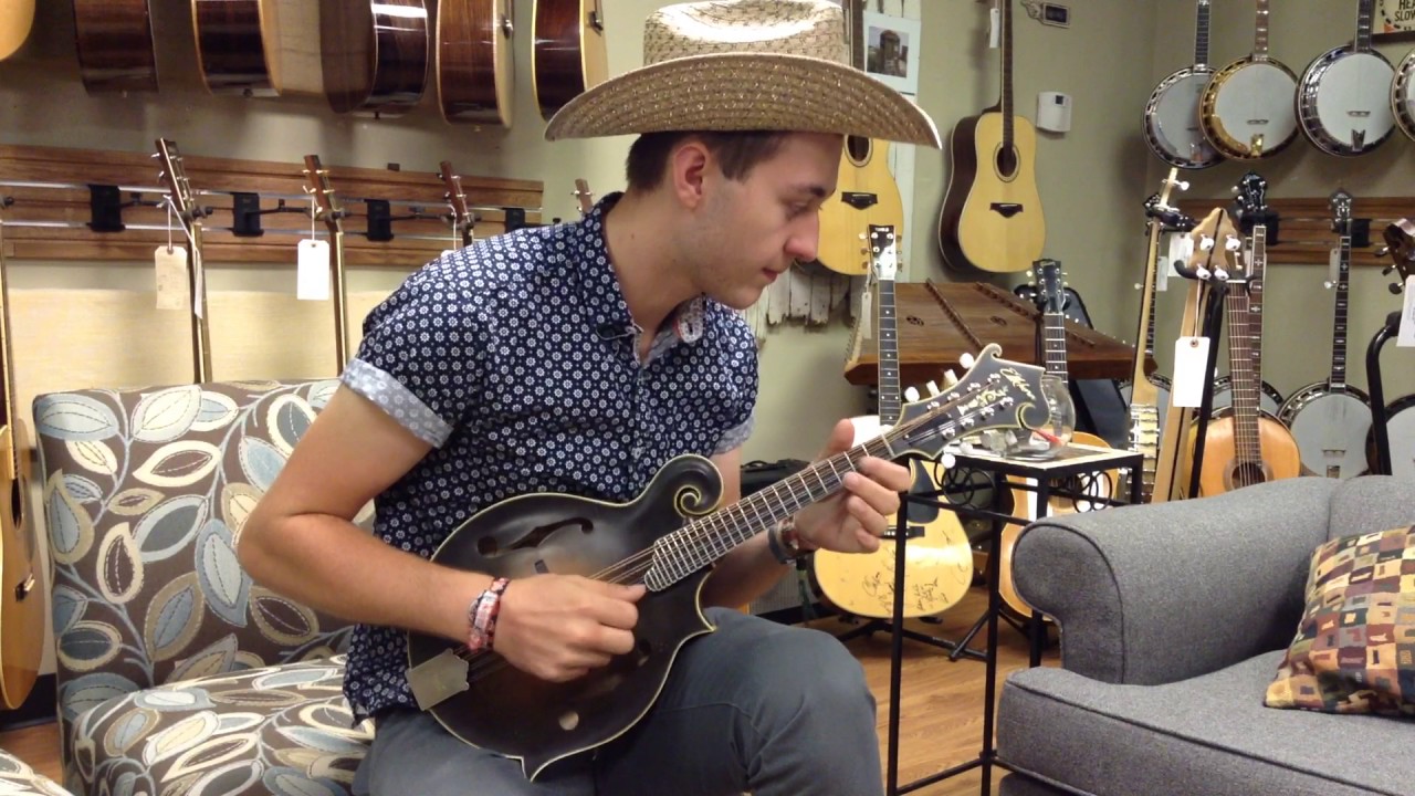 Julian Davis plays our 2007 Elkhorn F-5 mandolin - YouTube