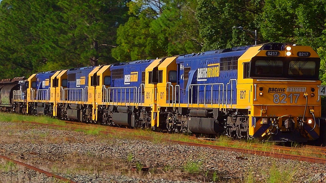 EMD (and Alco) Power passing through Kendall, NSW - YouTube