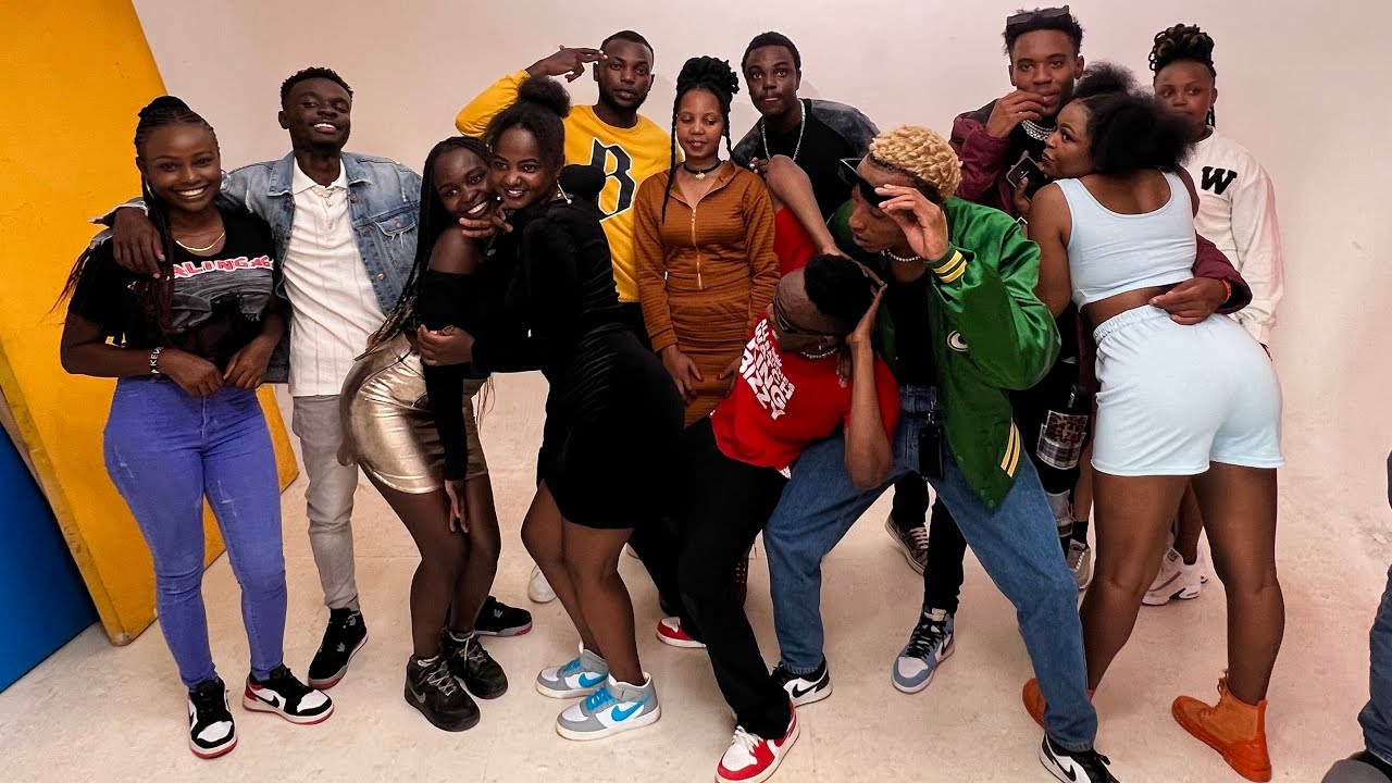 KING BIZZY AMEPOAAA!! FASHION POLICE EPISODE 3 👹👹 - YouTube