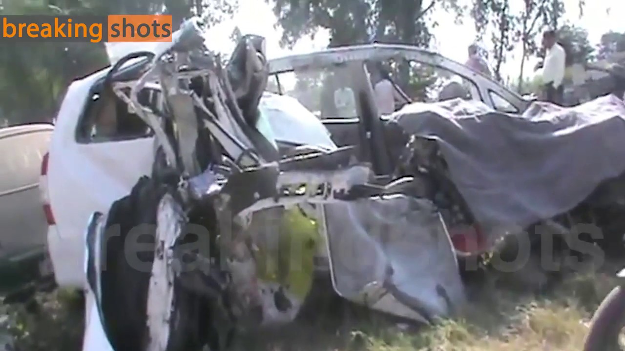 THREE DIED IN BUS -INNOVA CAR ACCIDENT IN BADDI - YouTube
