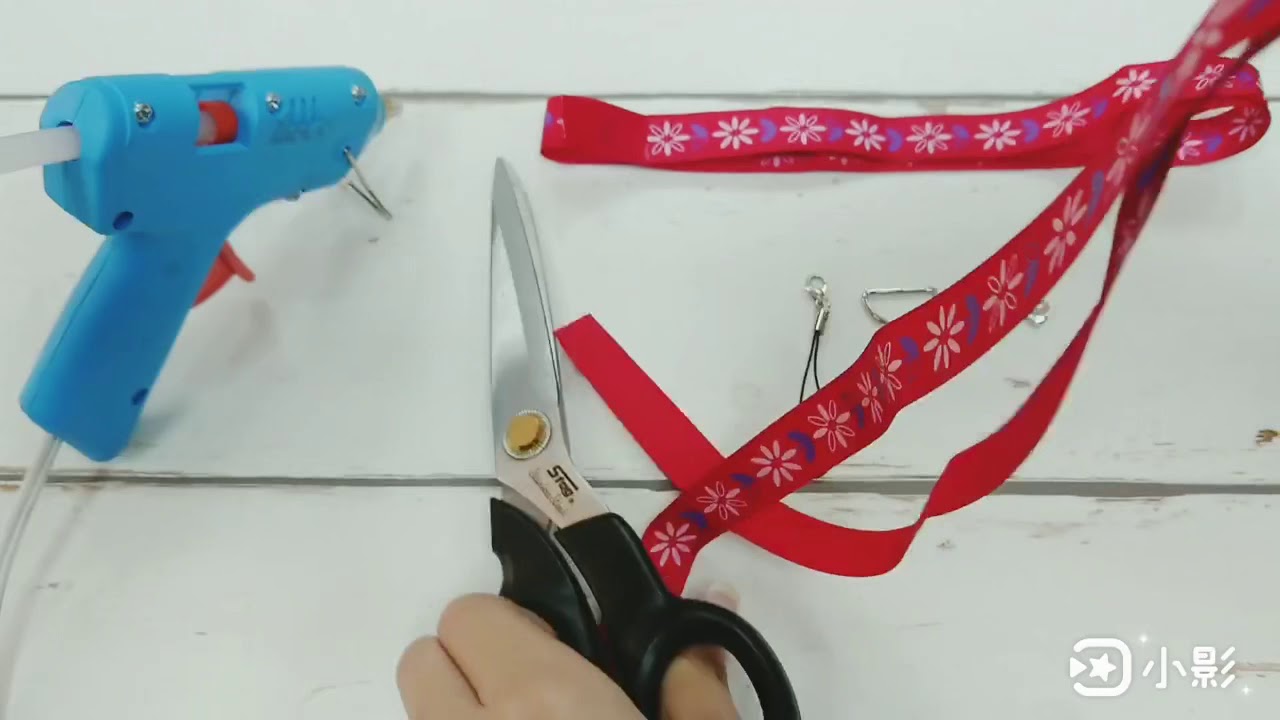 Ribbon Badge DIY - YouTube