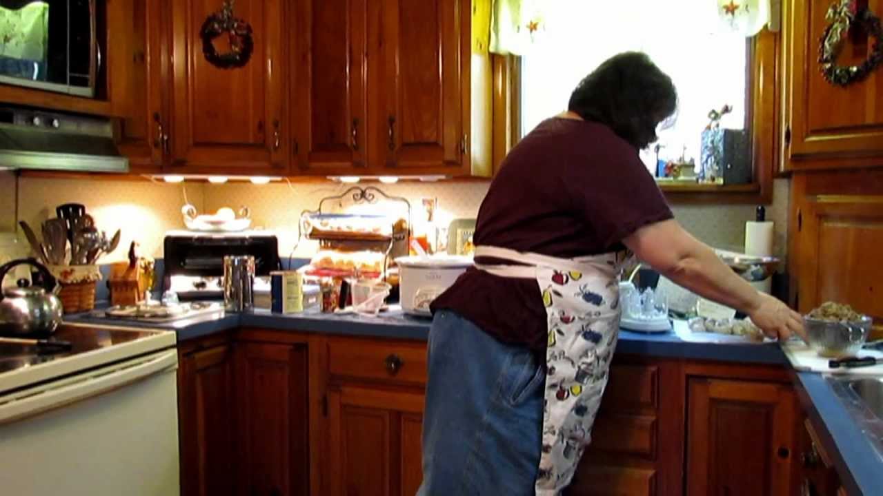 Aunt Janet's Kitchen, Step by Step Spaghetti Sauce ep2.mp4 - YouTube