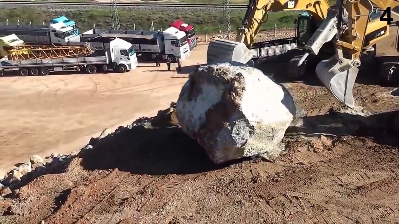TOP 10 Loads and Unloading of Heavy Machinery Loads - YouTube