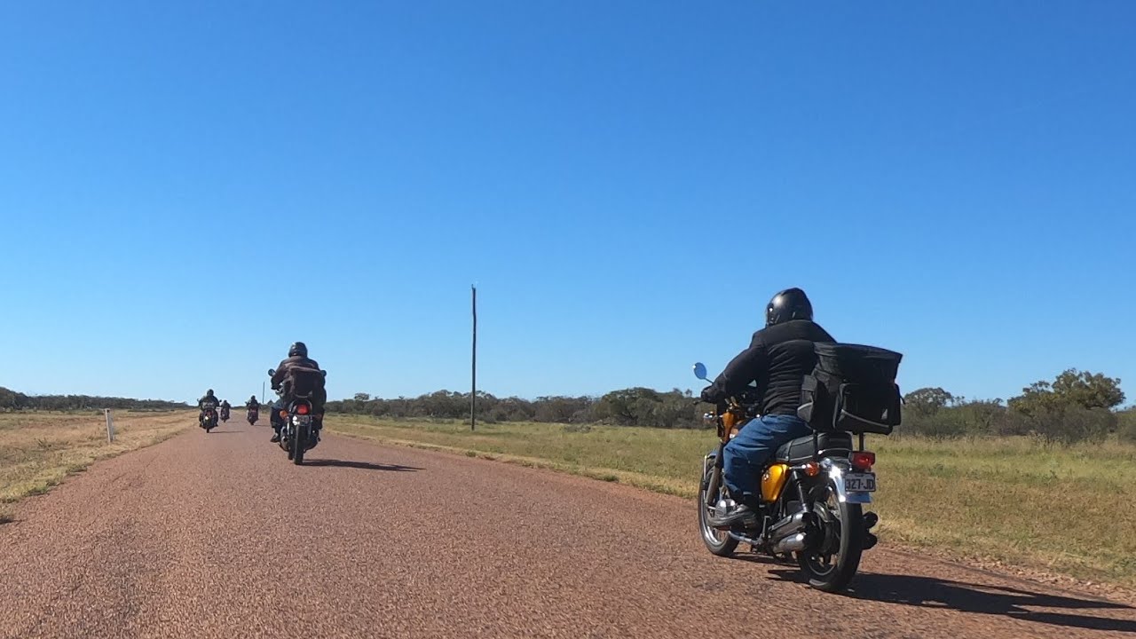 Australian Outback on Classic 70s motorcycles , Honda CBX, 2 Kawasaki ...