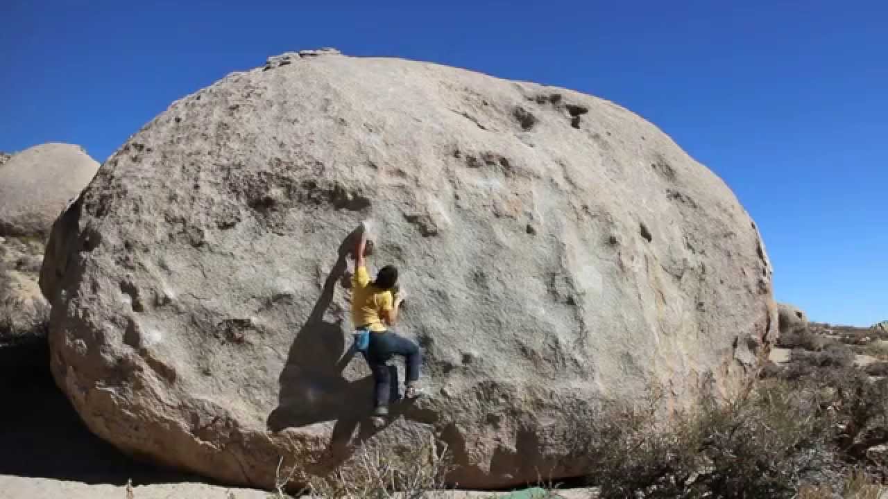 Bishop Bouldering: Funky Tut (V3) - YouTube