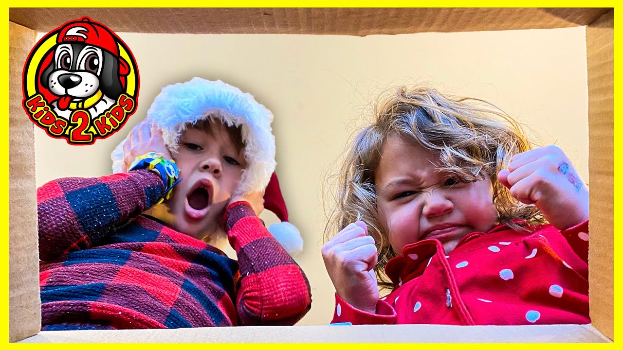 Kids Pretend 🎅🏻 SANTA FORGOT ABOUT US ON CHRISTMAS! WHY?!! - YouTube