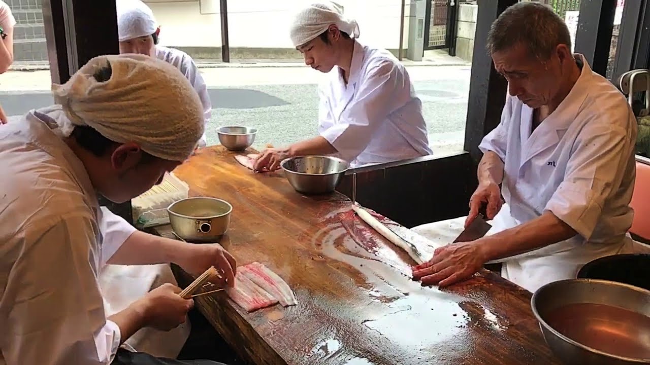 Japanese Eels Filleting (UNAGI) - YouTube