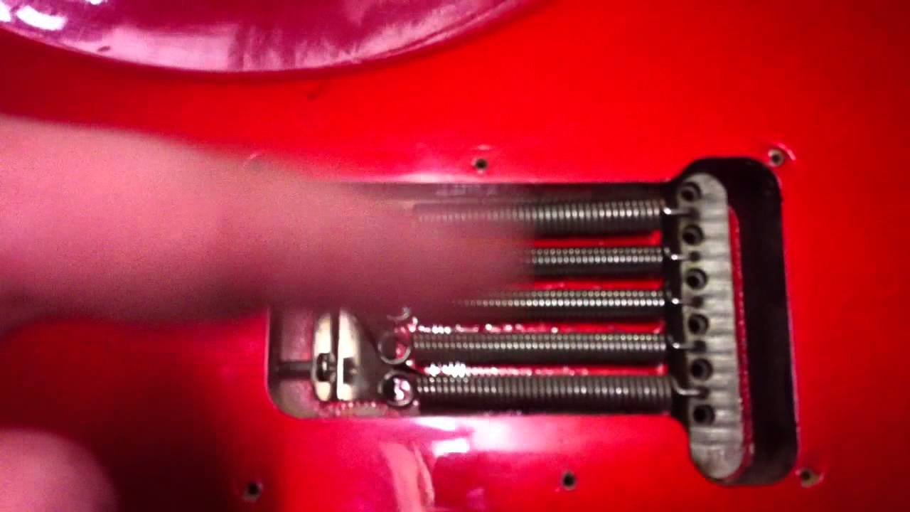 How to string a guitar the right way - YouTube
