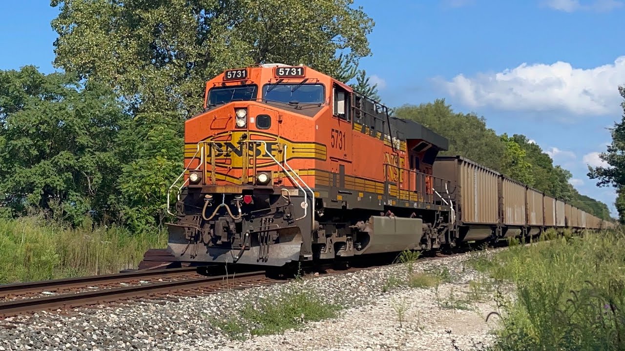 BNSF 5731 with great K3LB leads CSX E801-29. - YouTube