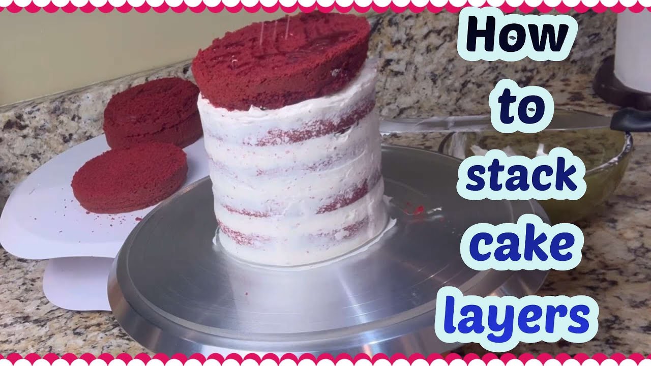 How to stack cake layers and smooth cream cheese frosting on the red ...