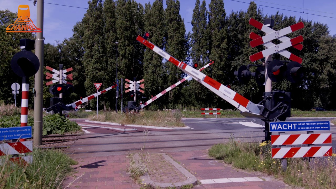 DUTCH RAILROAD CROSSING - Delft - Zuiderweg - YouTube