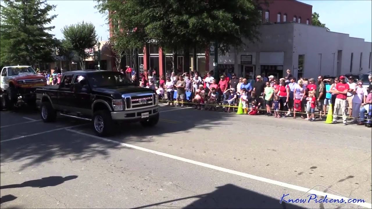 Pig Pen Family Mud Park 4th of July Parade Pickens County Georgia - YouTube