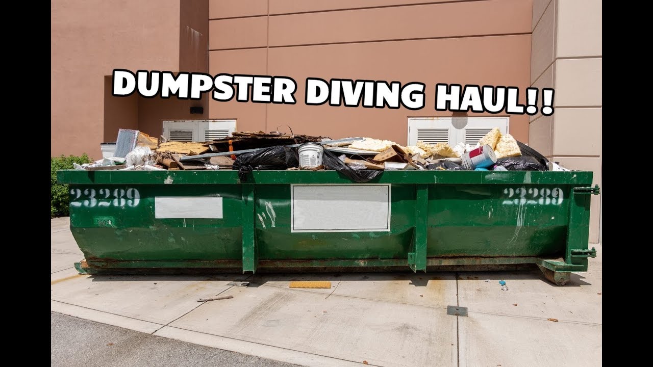 LIVE DUMPSTER DIVING!! JACKPOT HALF PRICE BOOKS!! - YouTube