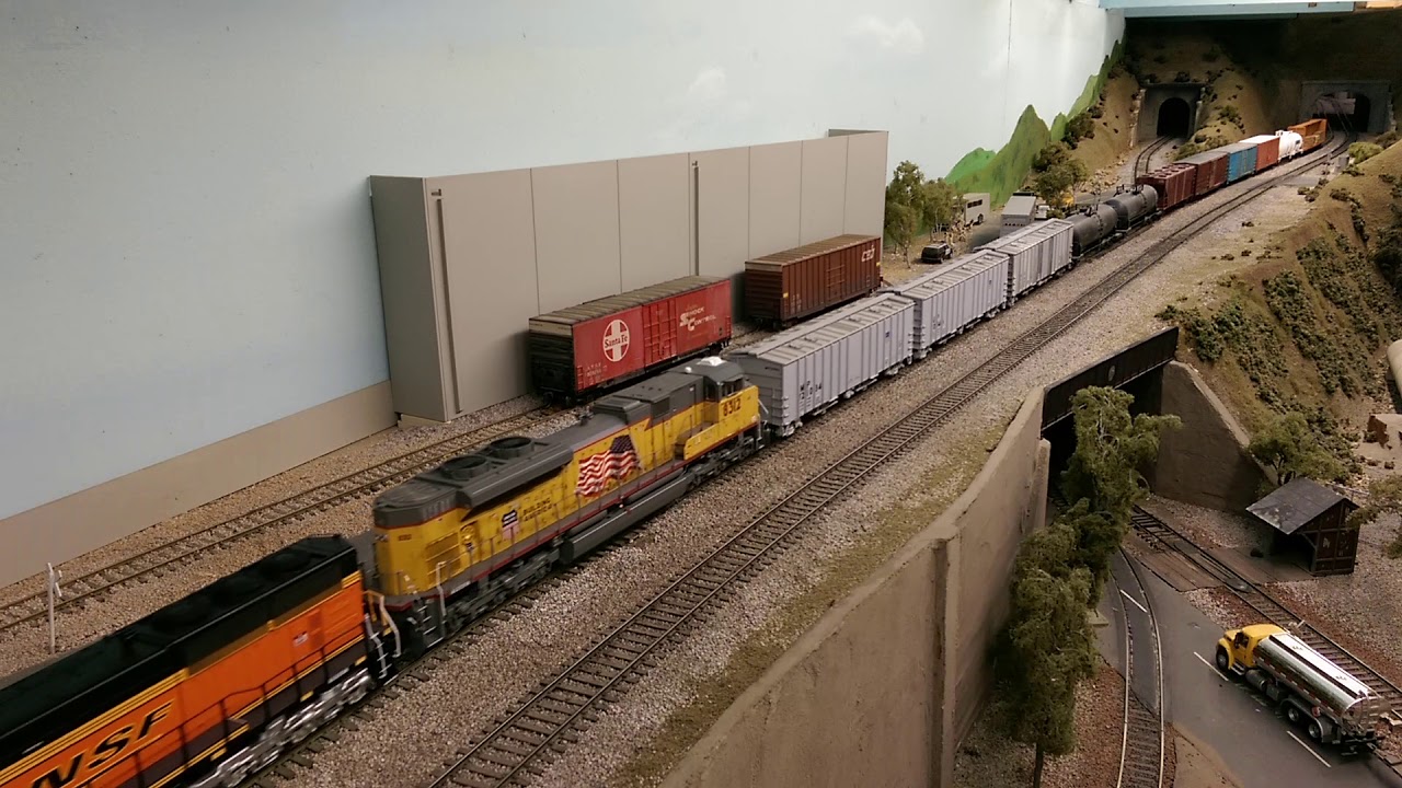 HO scale model railroading: A meet on the hill - YouTube