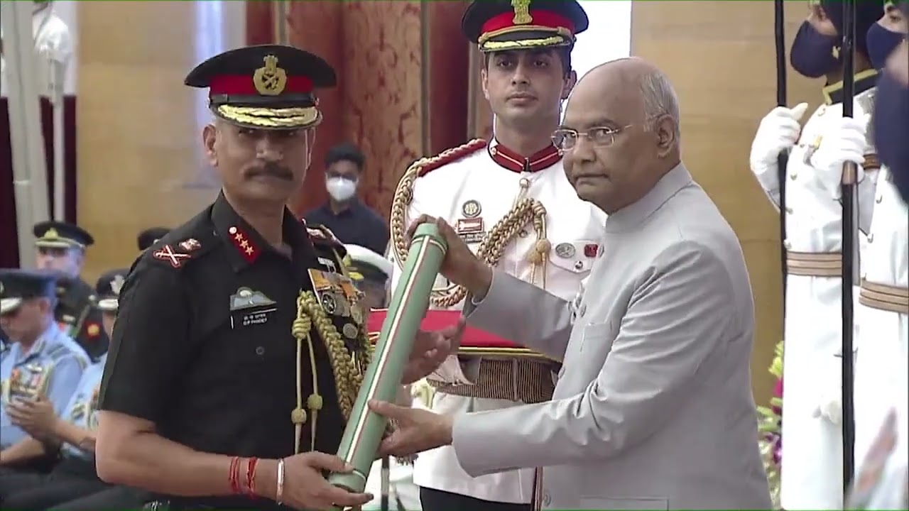 President Kovind presents Uttam Yudh Seva Medal to Lieutenant General Devendra Pratap Pandey ...