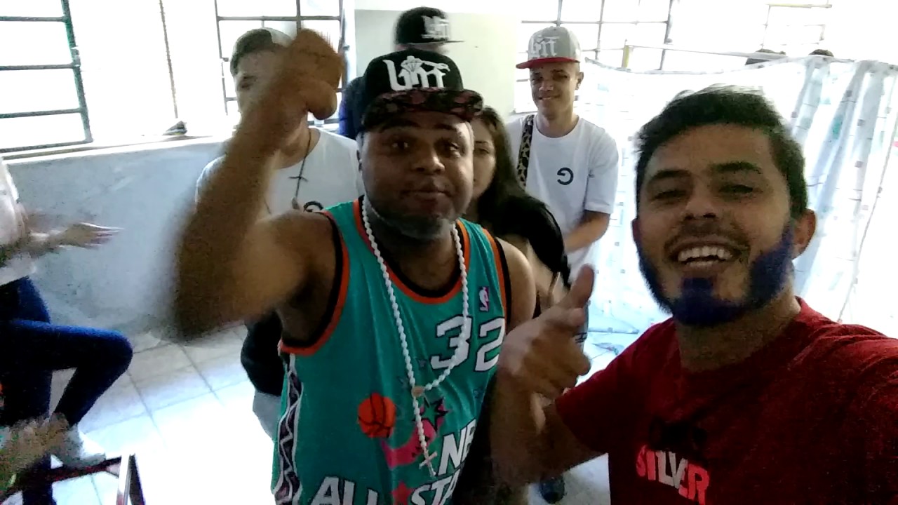 Mítico jovem.. Dani russo.. Louco de refri.. Donkeey 13.. cantando ...