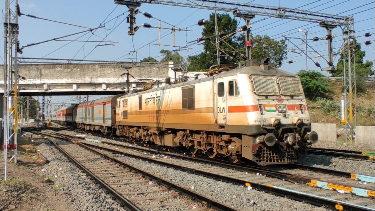 Vaigai express special train Slowly departure at Villupuram railway ...
