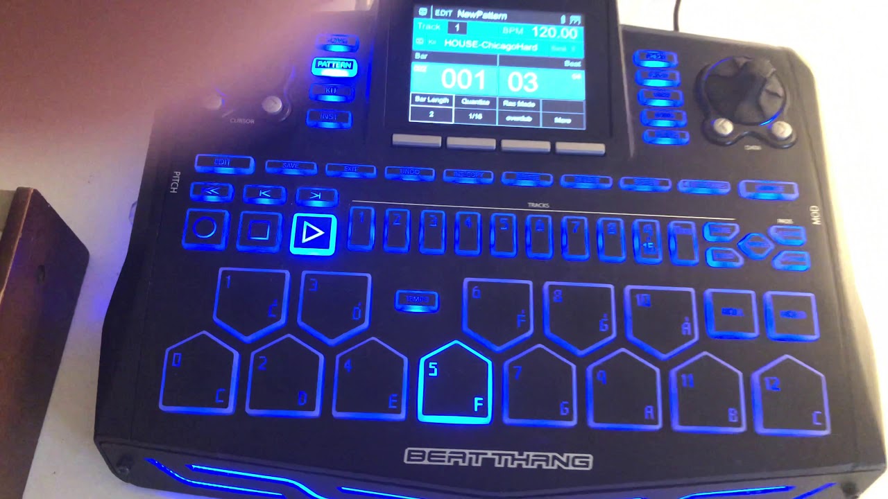 (4K) BEAT THANG - I Review This Cool Drum Machine / Workstation - YouTube