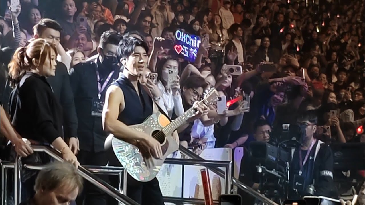 依然爱你、不可能错过你、爱你就等于爱自己｜One Lee Hom Wang Live大马站演唱会 - YouTube