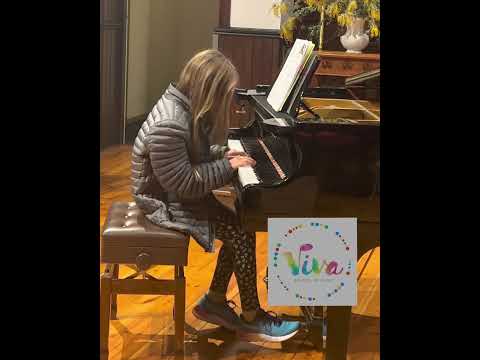 Claudia L performing at the Viva Mid Year Soiree 2022