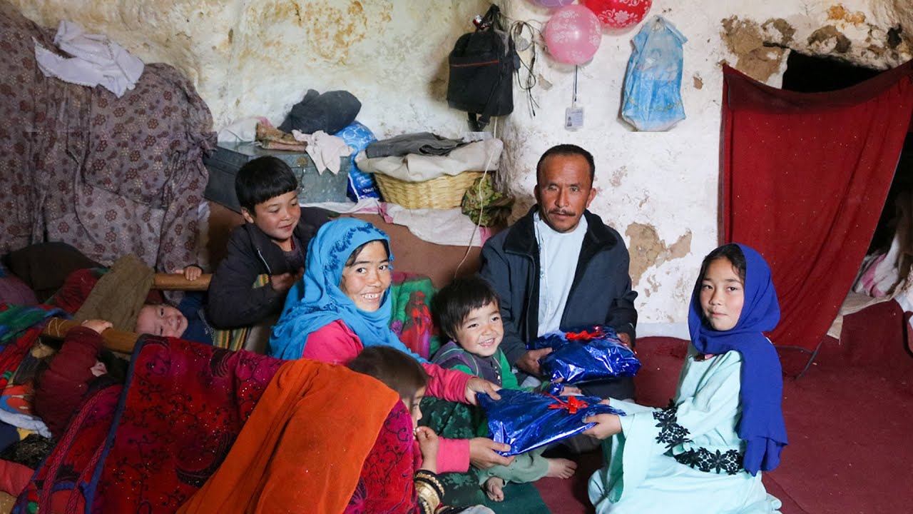 Surprising the Best Mom Ever in Afghanistan Mountains cave | Village ...
