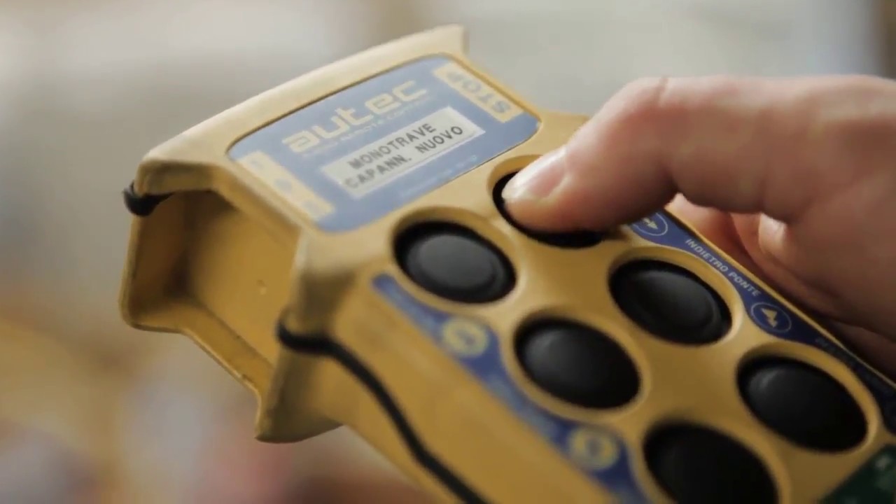 AUTEC A8 in actie bij Omis, Italië - YouTube