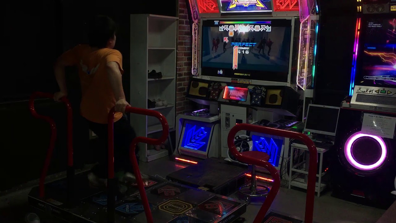 [PIU XX] HIT D21 SSS play!!! - YouTube