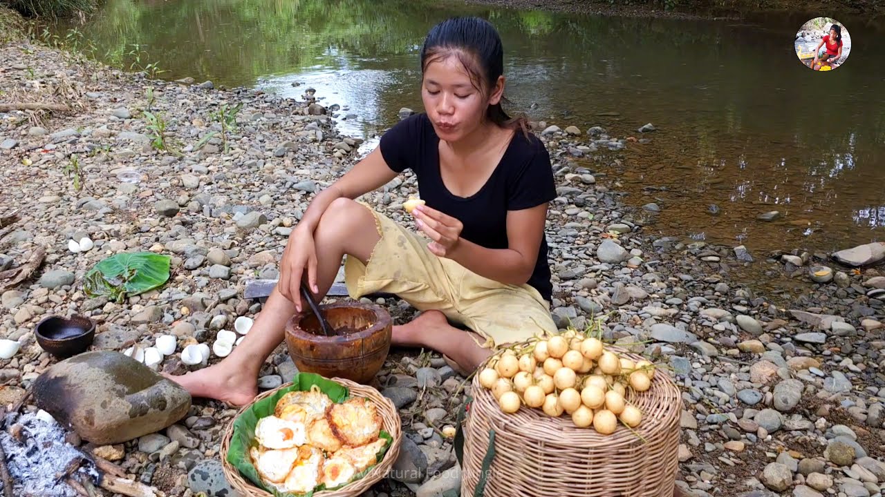 Wow cooking eggs and yummy yummy delicious for my jungle food - YouTube